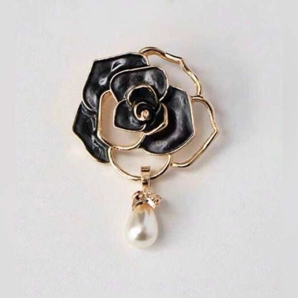 Jewelry | New Elegant Black And Gold Camilla Flower Brooch With Pearl ...